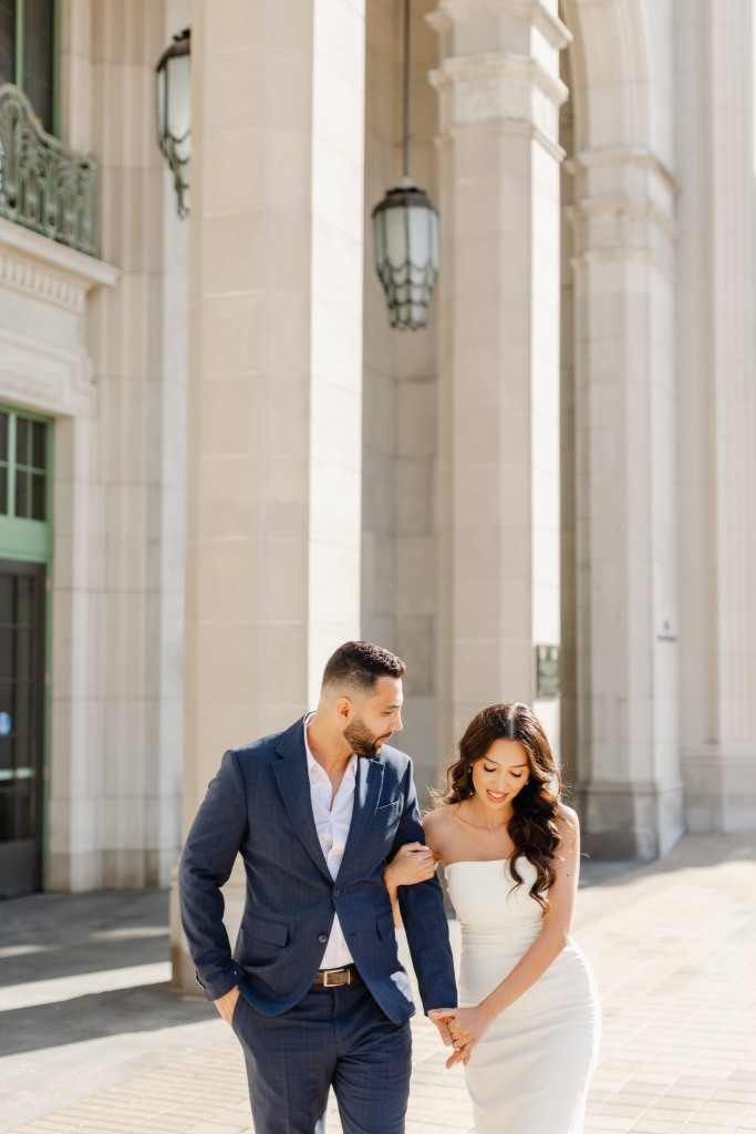 A Modern Styled Engagement Shoot in Downtown Toronto | Purple Tree ...