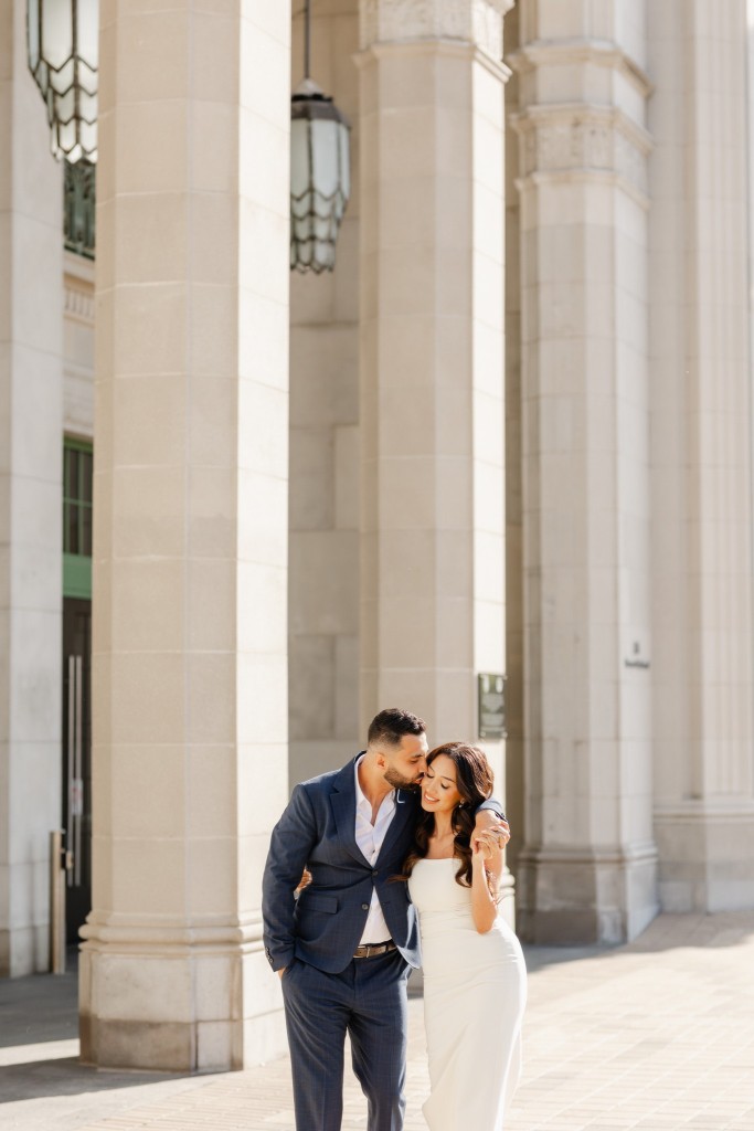 A Modern Styled Engagement Shoot in Downtown Toronto | Purple Tree ...