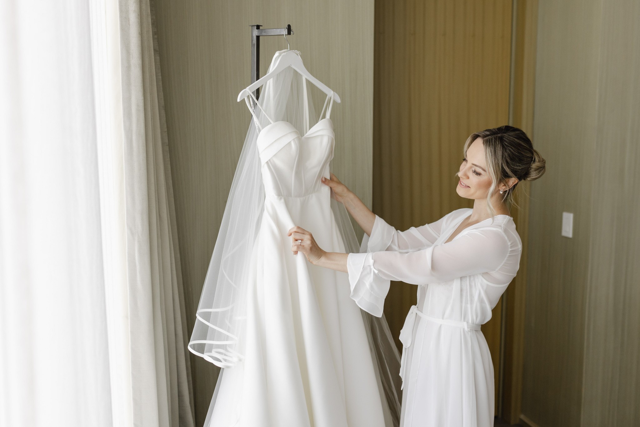 Simplicity And Style: A Stunning Downtown Wedding At Canoe Restaurant ...